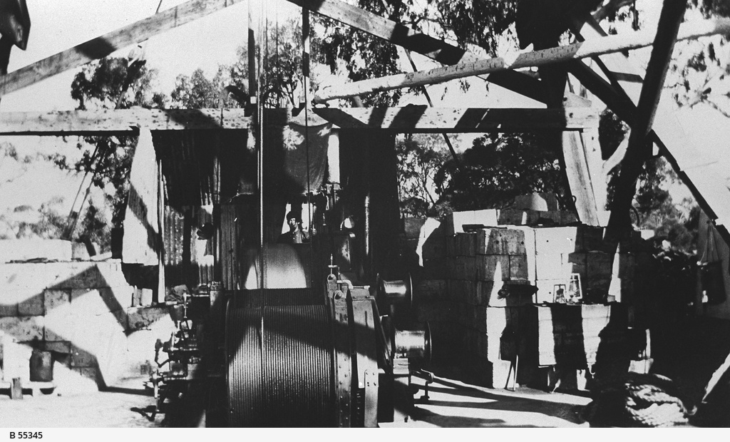 Construction of a lock at Renmark • Photograph • State Library of South ...