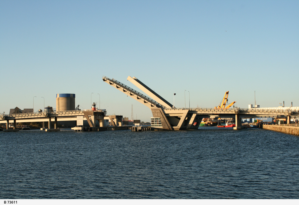 Tom 'Diver' Derrick bridge • Photograph • State Library of South Australia