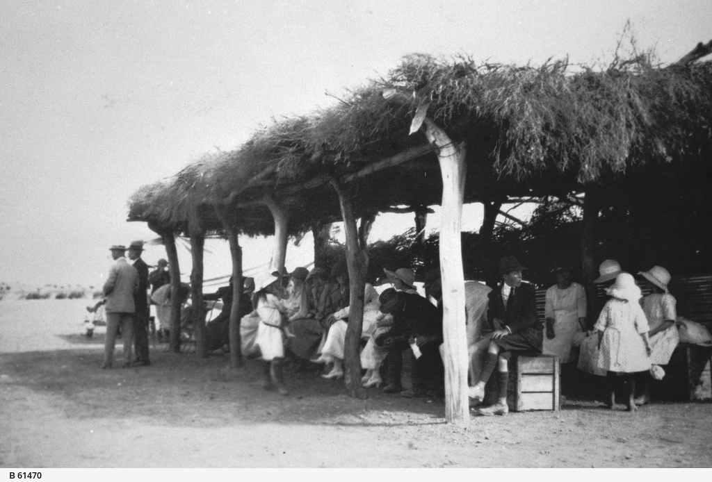 Yunta races • Photograph • State Library of South Australia
