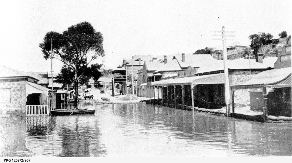 Mannum street flooded during the 1917 flood • Photograph • State ...