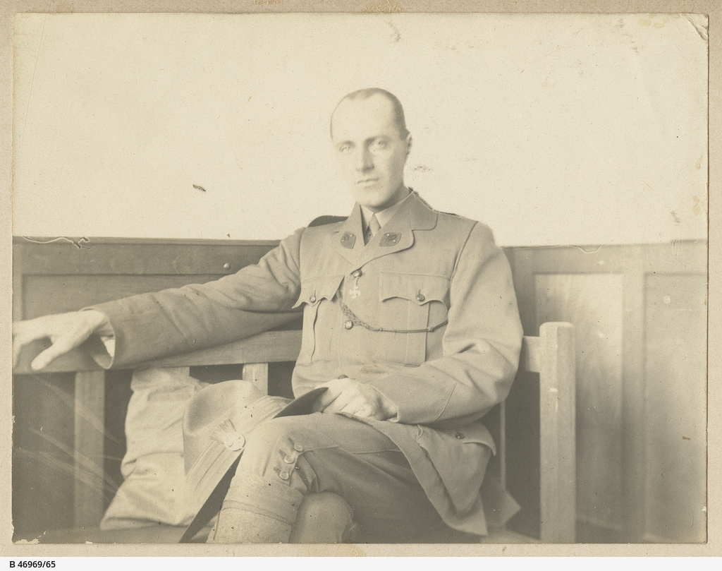 Album of photographs of the Radcliffe family and their surrounds ...