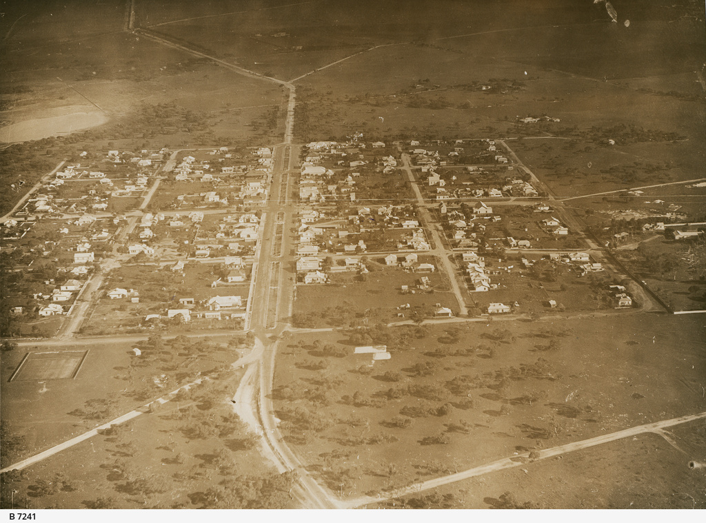 Aerial view of Minlaton • Photograph • State Library of South Australia