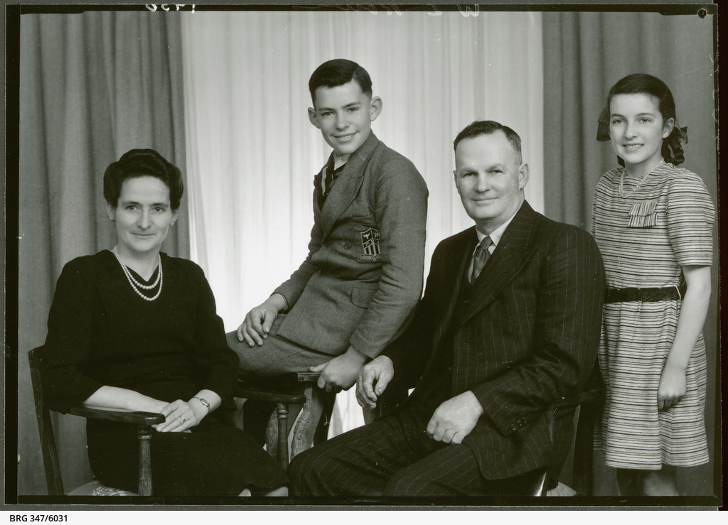 Mr and Mrs Rowe and children • Photograph • State Library of South ...