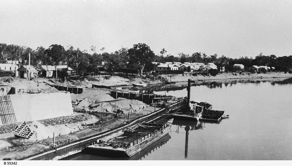 Construction of a lock at Renmark • Photograph • State Library of South ...