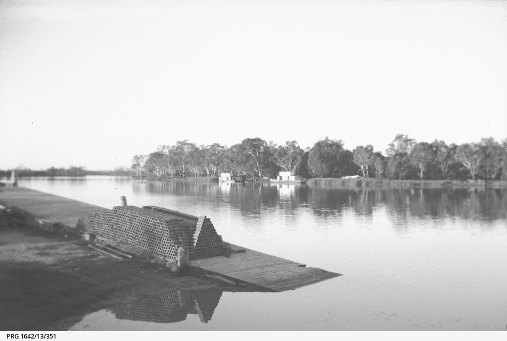 Renmark Wharf • Photograph • State Library of South Australia