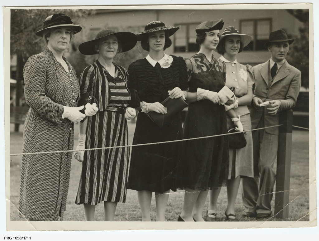 Morphettville Race meeting • Photograph • State Library of South Australia