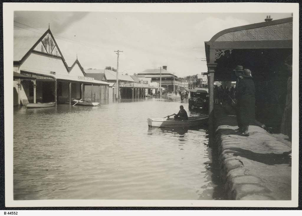 Mannum floods • Photograph • State Library of South Australia