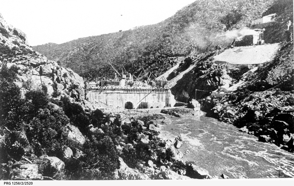 Building the Burrinjuck dam wall • Photograph • State Library of South ...