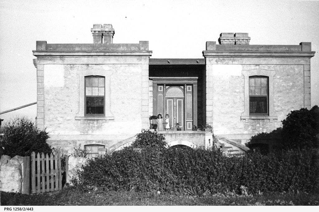 Graham's castle, Goolwa • Photograph • State Library of South Australia