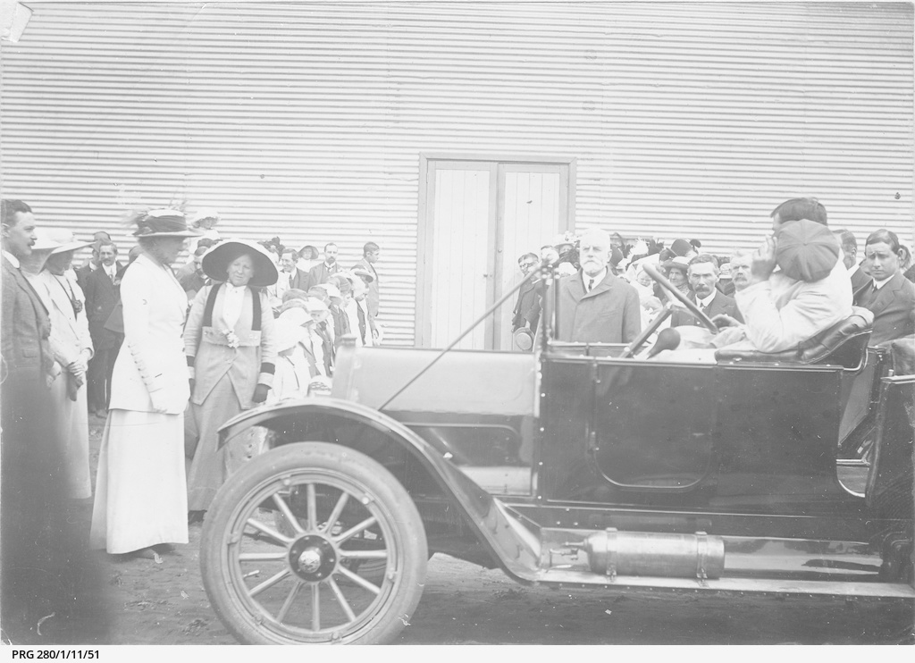 Welcoming important visitors to the Loxton Show, South Australia ...