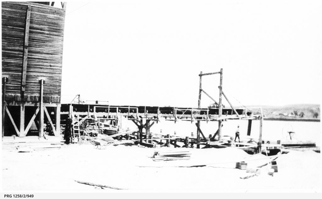 Loading wharf of the stone crushing plant for Mannum quarries ...