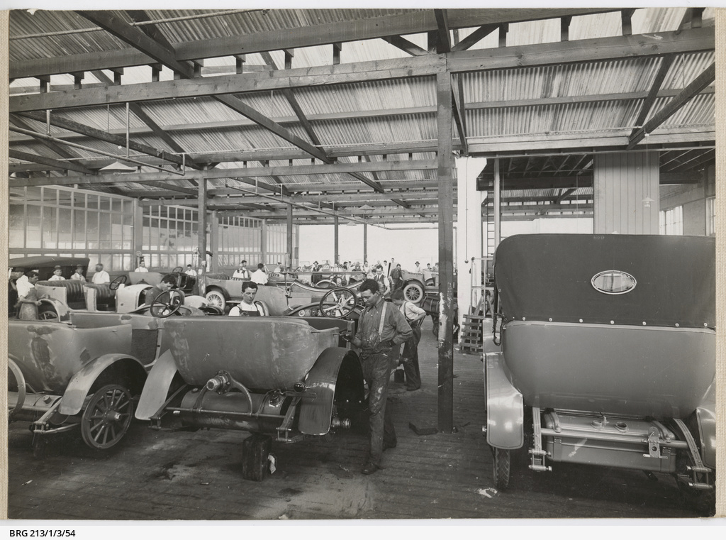Constructing cars in Holden's Motor Body Builders Limited workshops ...