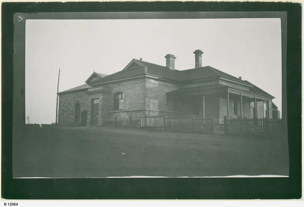 Bank of Adelaide, Loxton • Photograph • State Library of South Australia