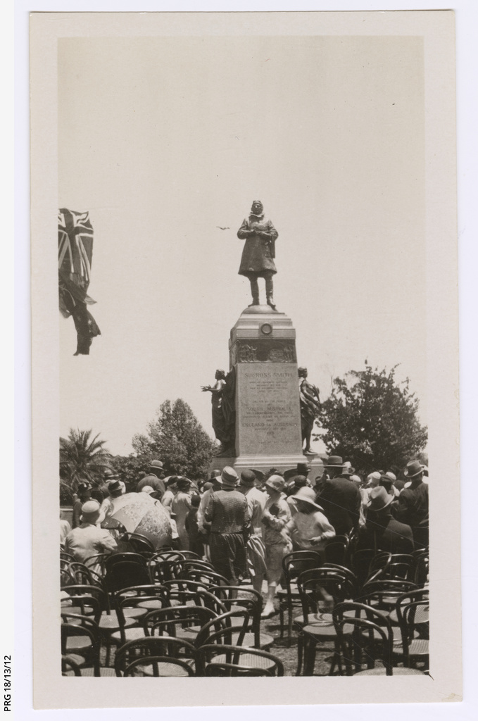 Unveiling of memorial to Sir Ross Smith • Photograph • State Library of ...