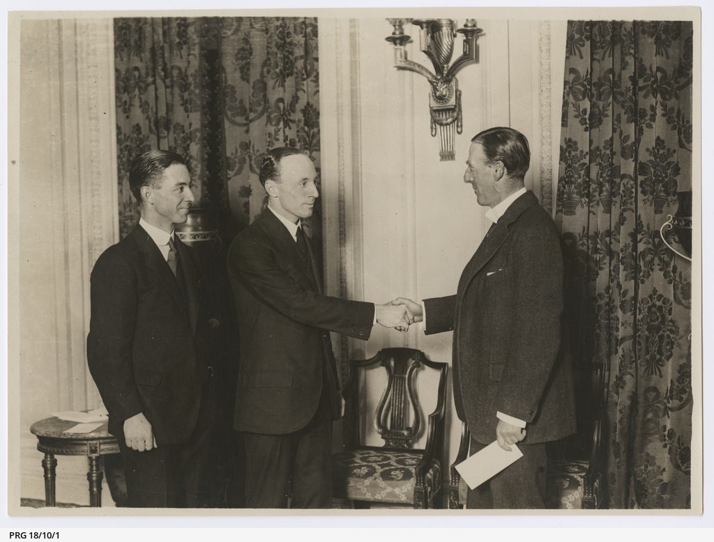 Ross and Keith Smith meeting Major-General Seely • Photograph • State ...