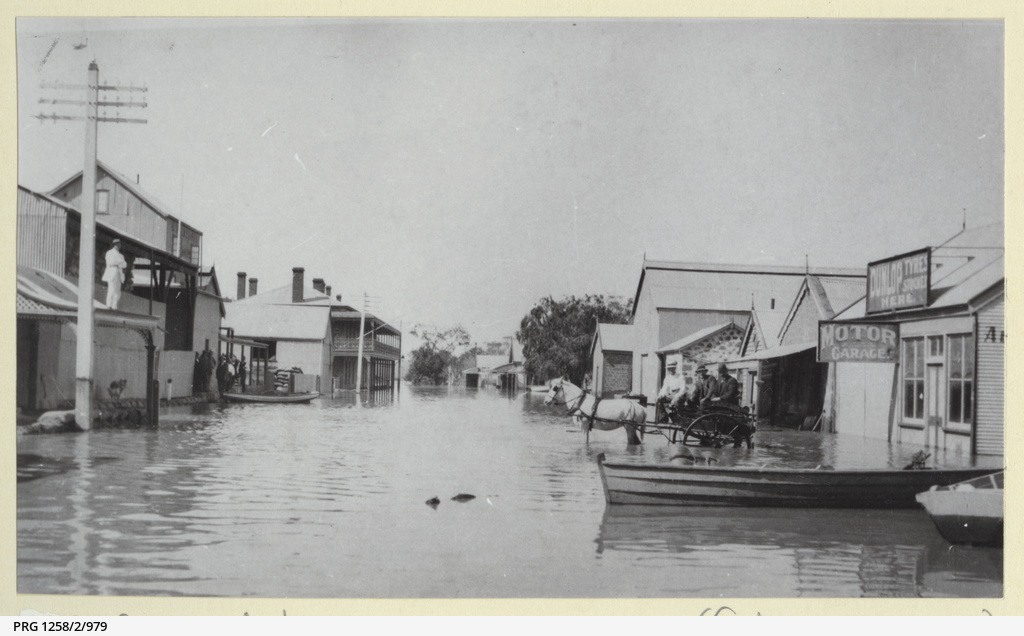 Main street Mannum during 1917 flood • Photograph • State Library of ...