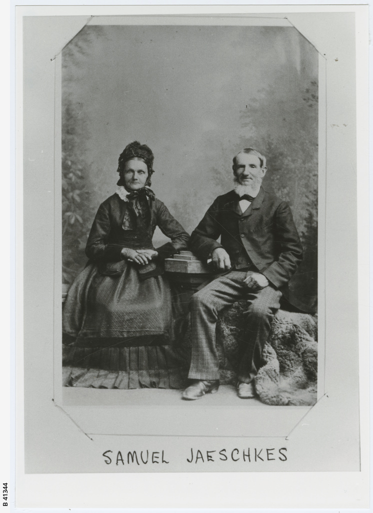 Pioneer couple, Moculta • Photograph • State Library of South Australia