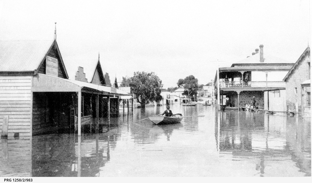 Mannum main street under water during the 1917 flood • Photograph ...