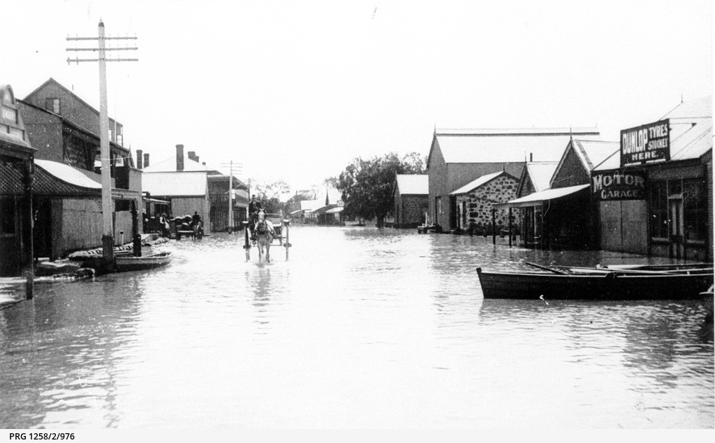 Main street Mannum during the 1917 flood • Photograph • State Library ...