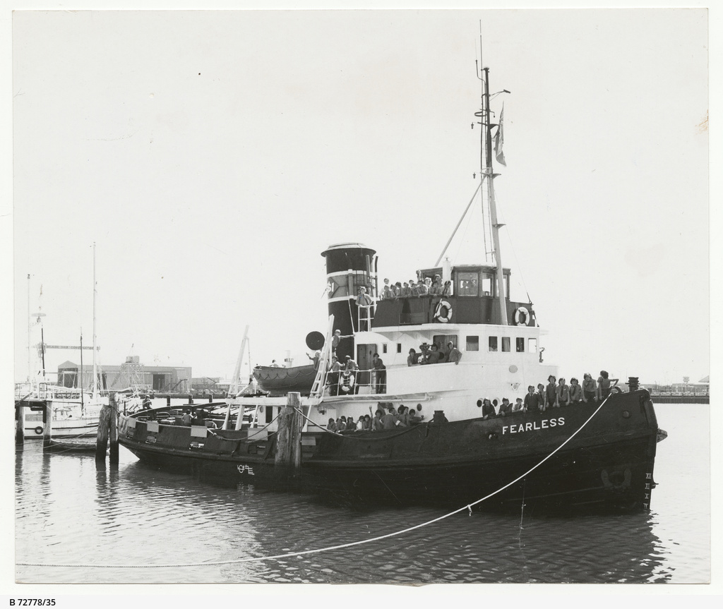 Photographs relating to Messenger Press : Boats, ships and yachts ...