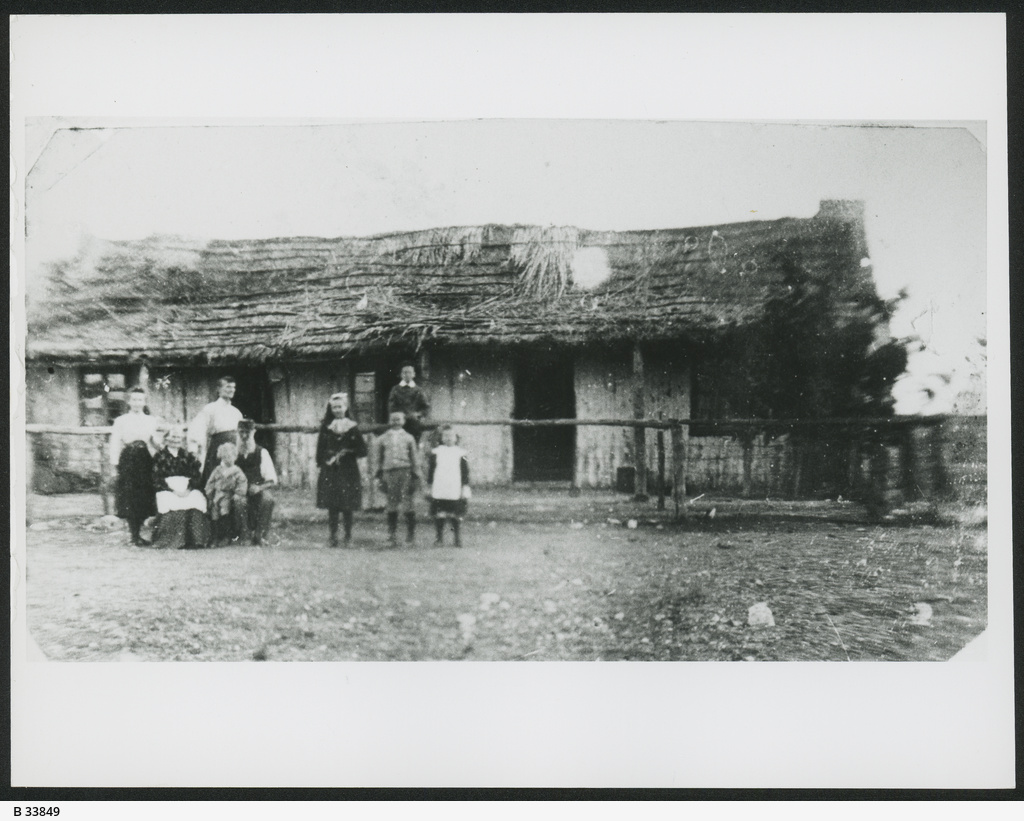 Thatched cottage, Tailem Bend • Photograph • State Library of South ...