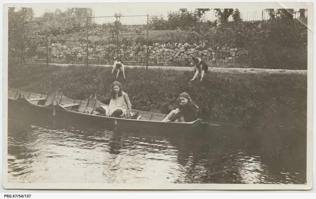 Photographs relating to the Ayers family. • Photograph • State Library ...