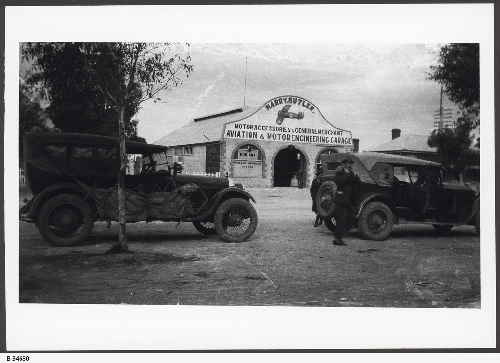 Garage at Minlaton • Photograph • State Library of South Australia