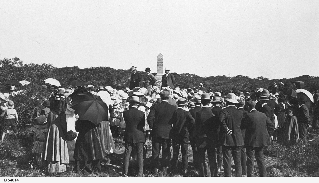 Memorial to Frank Hawson • Photograph • State Library of South Australia