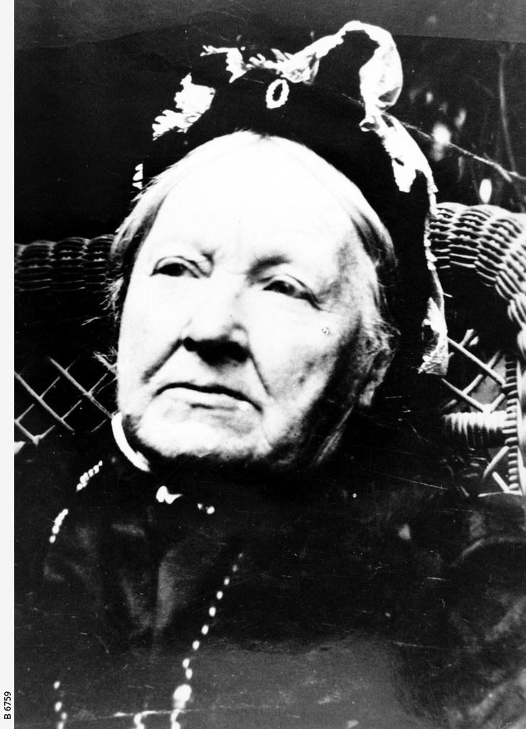 Helen Spence's Instagram, Twitter & Facebook on IDCrawl