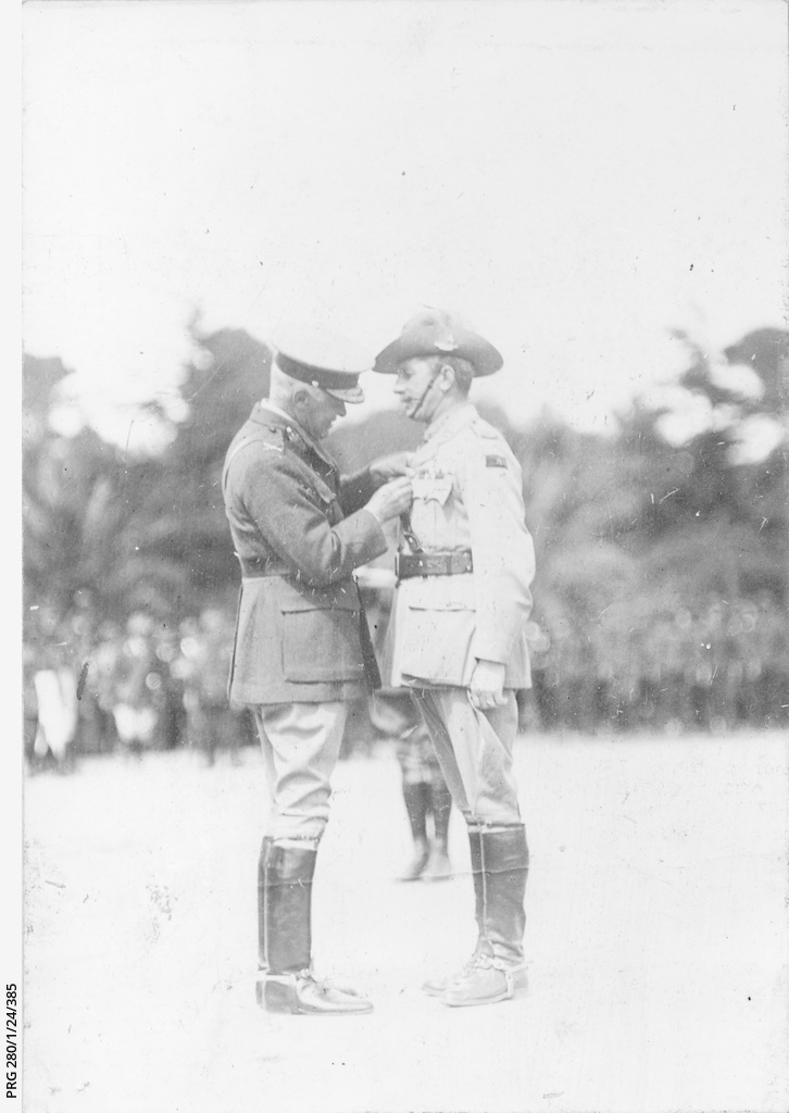 Sir Ronald Munro Ferguson presenting a medal • Photograph • State ...
