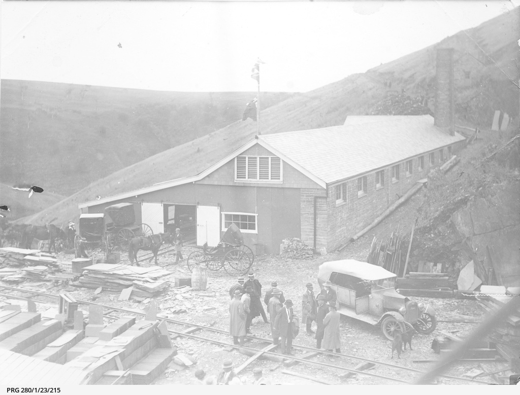 Visitors arriving at new slate dressing shed, Australian Slate Quarry ...