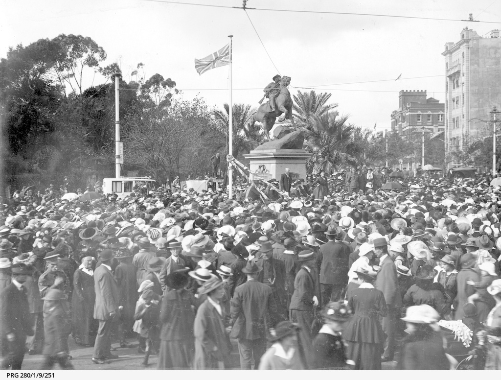 Lady Galway addressing a large crowd in Adelaide • Photograph • State ...
