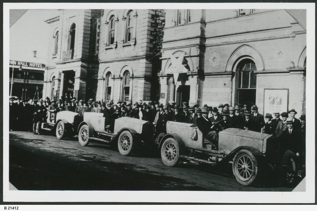 "Dort" Cars, Mount Gambier • Photograph • State Library of South Australia
