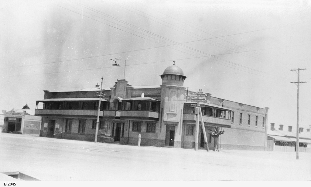 Brecknock Hotel, Adelaide • Photograph • State Library of South Australia