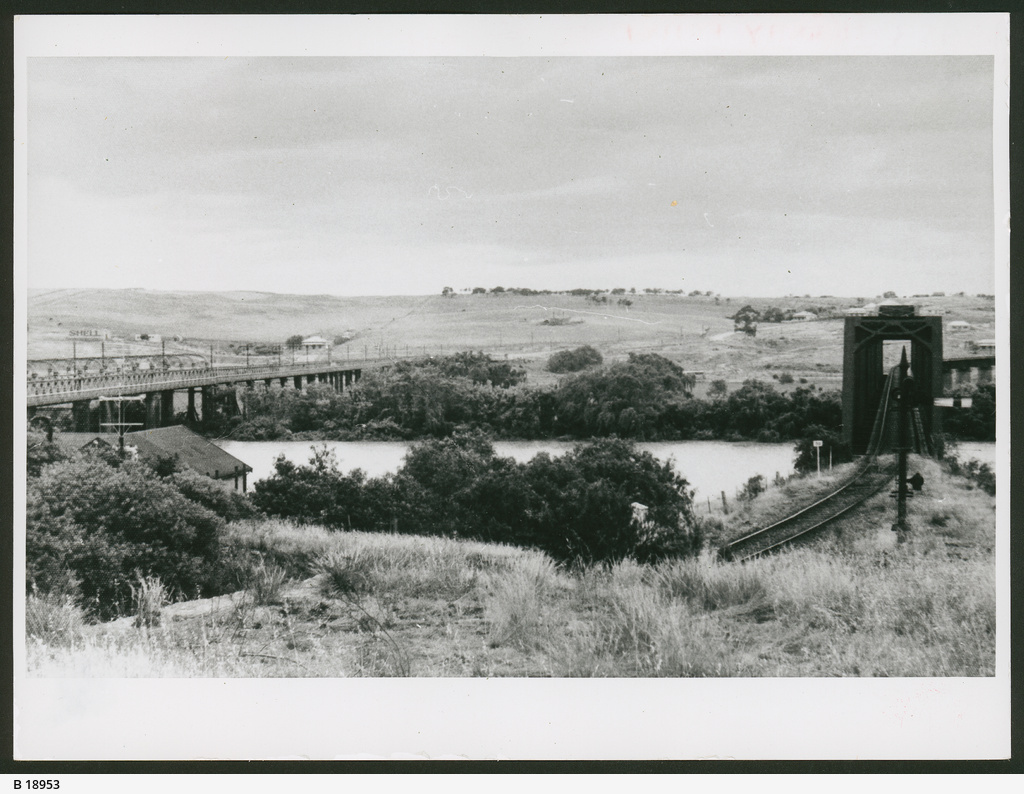 Bridges at Murray Bridge • Photograph • State Library of South Australia