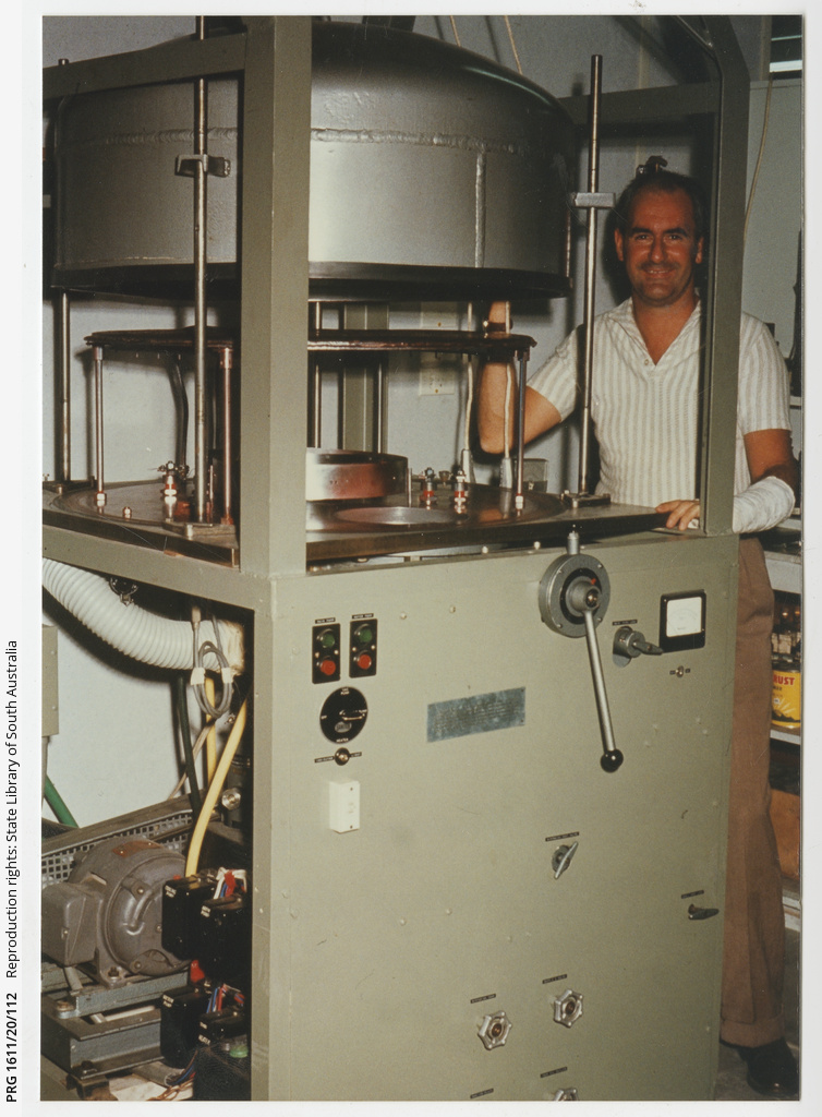 Selenium coating machine • Photograph • State Library of South Australia